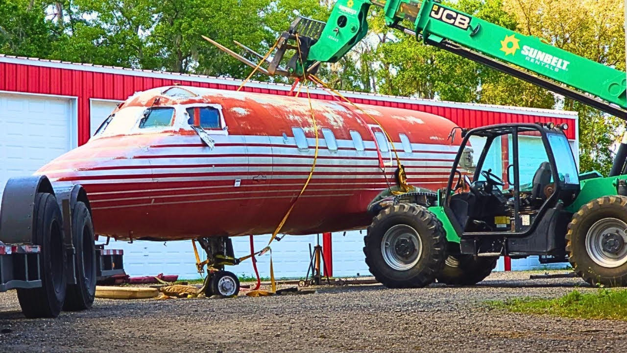 Aviation: Vans RV Aircraft - Unloading Elvis Presley Private Jet