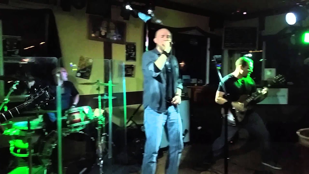 Screwloose @ Back 9 bar
