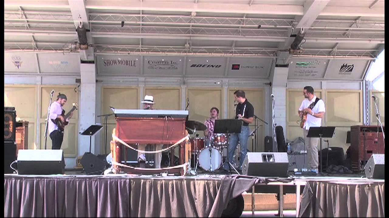 Tim Henry performs 