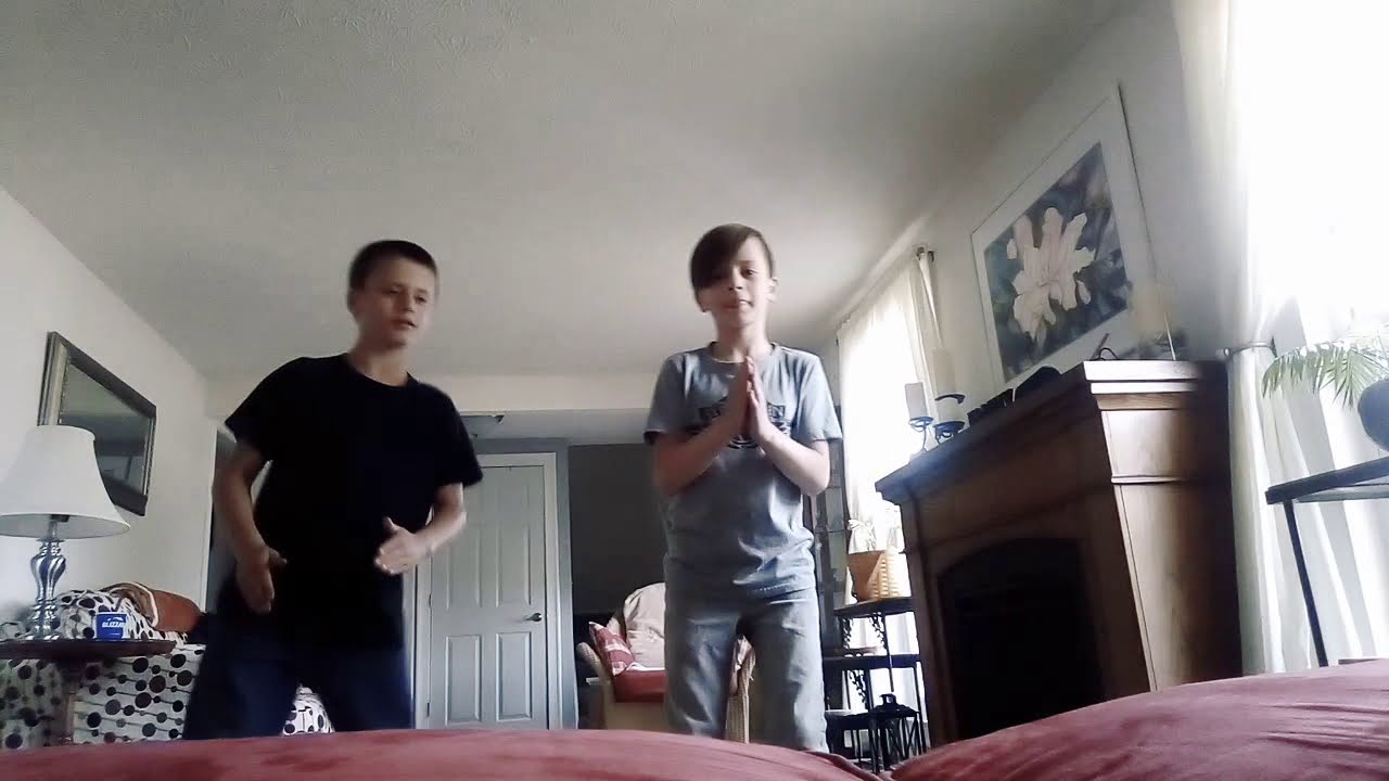 Booty bump tripping 💯