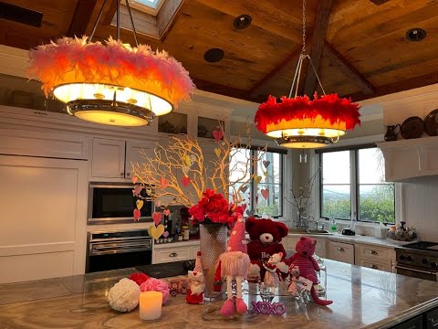 100 Gram 2 Yard Long Chandelle Feather Boa over 10 Colors, Great for Party, Wedding, Costume Review