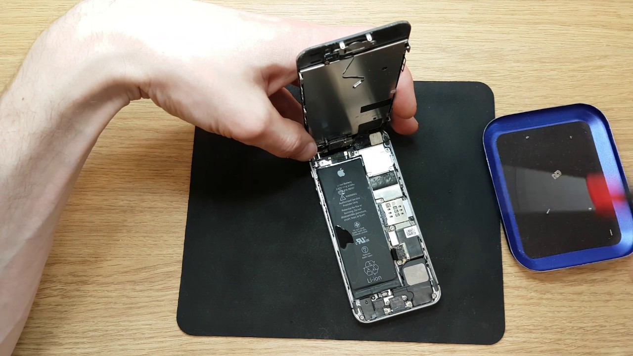 Apple Iphone 5se water damege detect, unplug battery first. Prepare for chemical cleaning