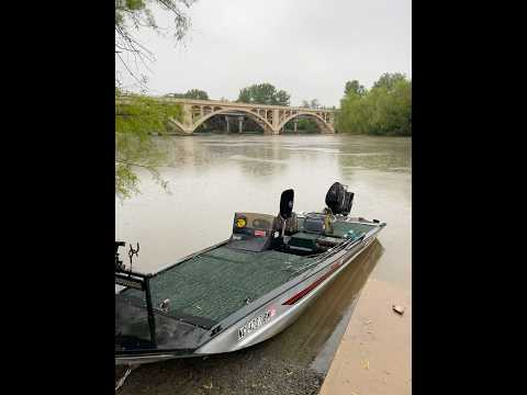 BASS TRACKER: La Aventura Definitiva de Pesca y Exploración