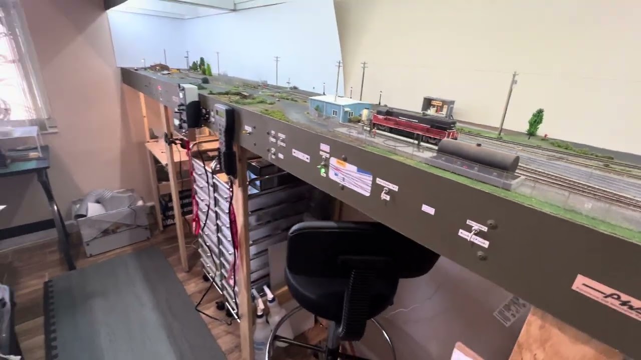 Adding a styrene backdrop to the HO shelf layout   