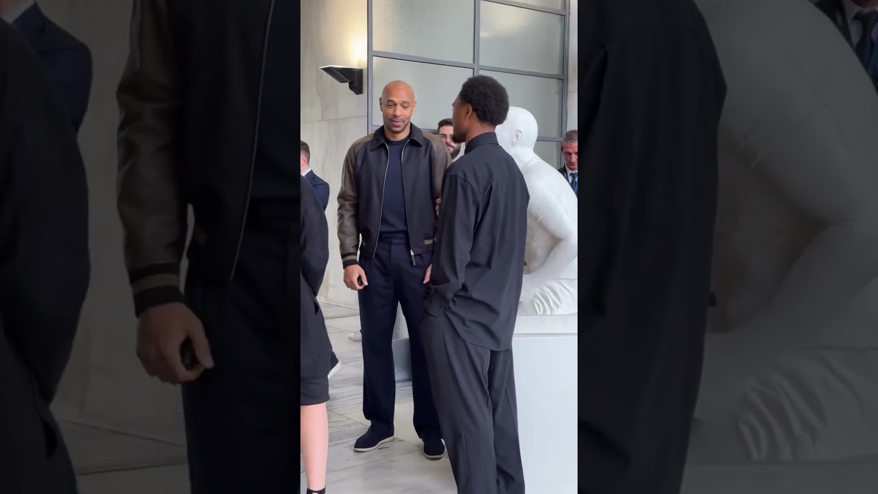 Generations connect. ⚪️⚫️ #football #soccer #juventus