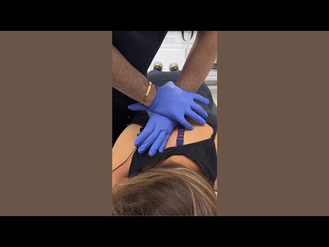 Shoulder blade pain? Check out these adjustments and cracks! #kingofcracks #chiropractor #shorts