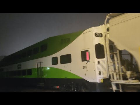 GO 201 DELIVERY! CN L570 - 2866W at Mainway - January 25, 2024