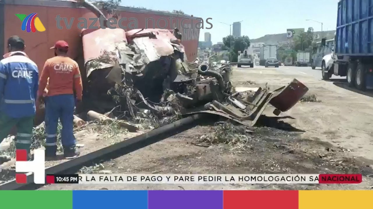 Tractocamión se queda sin frenos y provoca carambola en Querétaro