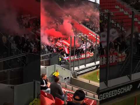 Sparta Rotterdam Ultras Away in Utrecht #sparta#rotterdam#spartarotterdam#awaydays#utrecht#pyro