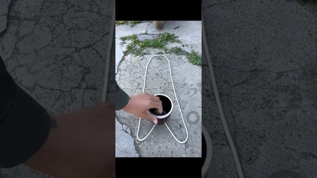 Simple flower pot pendant.