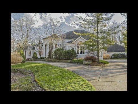 20 Easton Ln, Moreland Hills, OH 44022