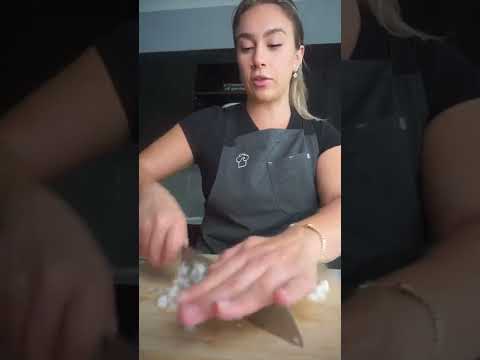 Culinary Basics: Mincing onions