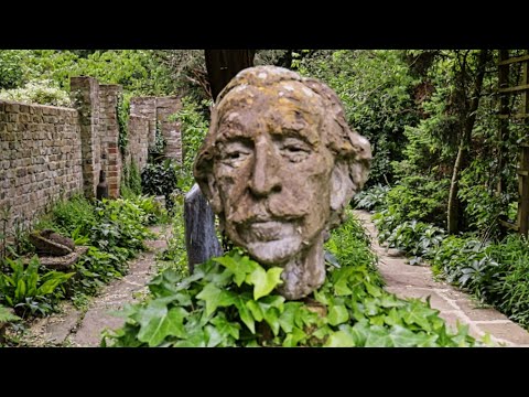Garden escapes: touring two remarkable gardens (subtitles)