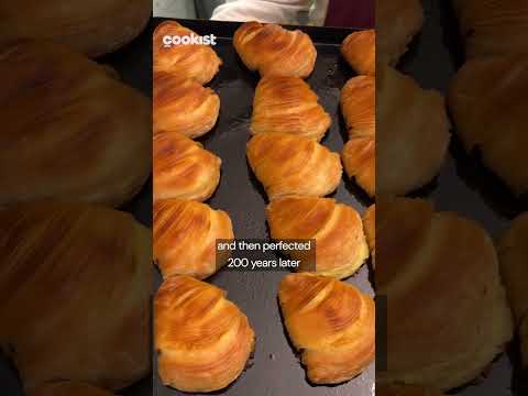 Neapolitan Sfogliatella the most crunchy pastry ever!