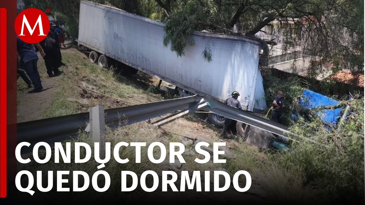 Conductor de tráiler se queda dormido y vuelca en Tlalnepantla