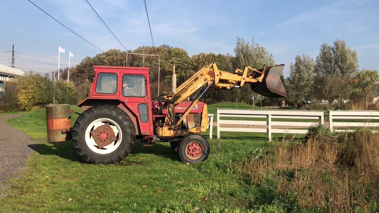 Klaravik Auktioner | Traktor med skopa & Gafflar -1970
