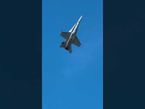 F/A-18 spectacular vertical climb! 🚀