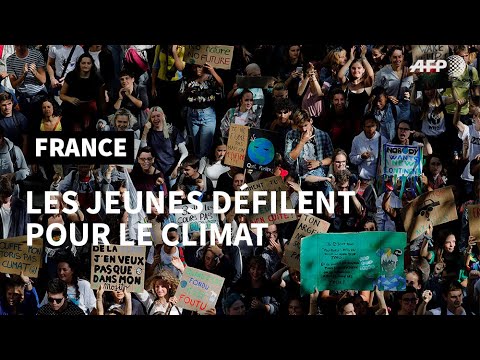 Les jeunes défilent pour le climat en France | AFP News