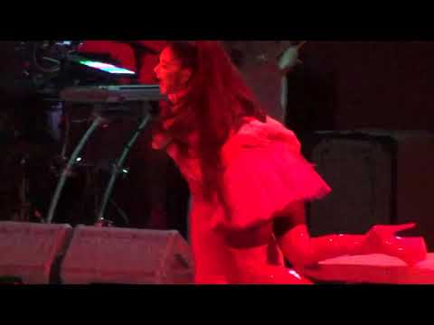 25 Times Celebrities Fell Offstage - Celebrity On-Stage Falls