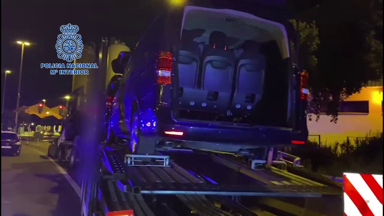 Interceptado un camión tráiler con tres furgonetas sustraídas y 162 kilogramos de marihuana