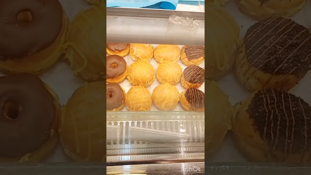 Visiting the famous bakery in Lahore 💕Layers Bakeshop #food #explore #myfooddaily #bakery #layers