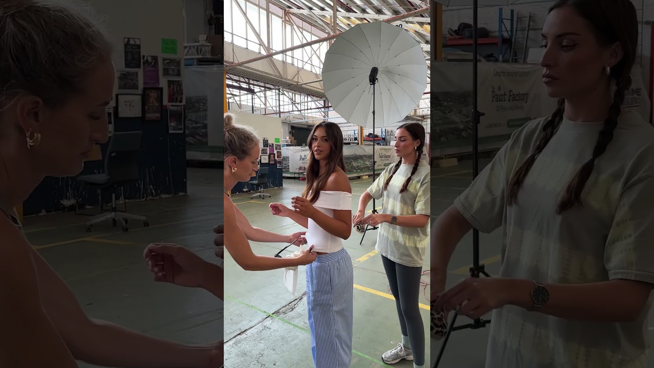 MODEL MINUTE WITH NIKI SIMOS ✨ #shorts #interview #questionsandanswers