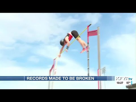 Blake Homiston breaks pole vault state record