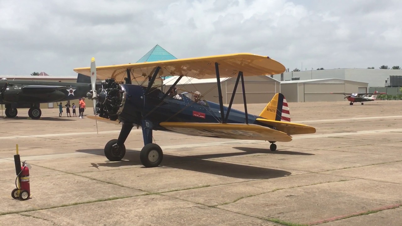 Boeing-Stearman Model 75 startup