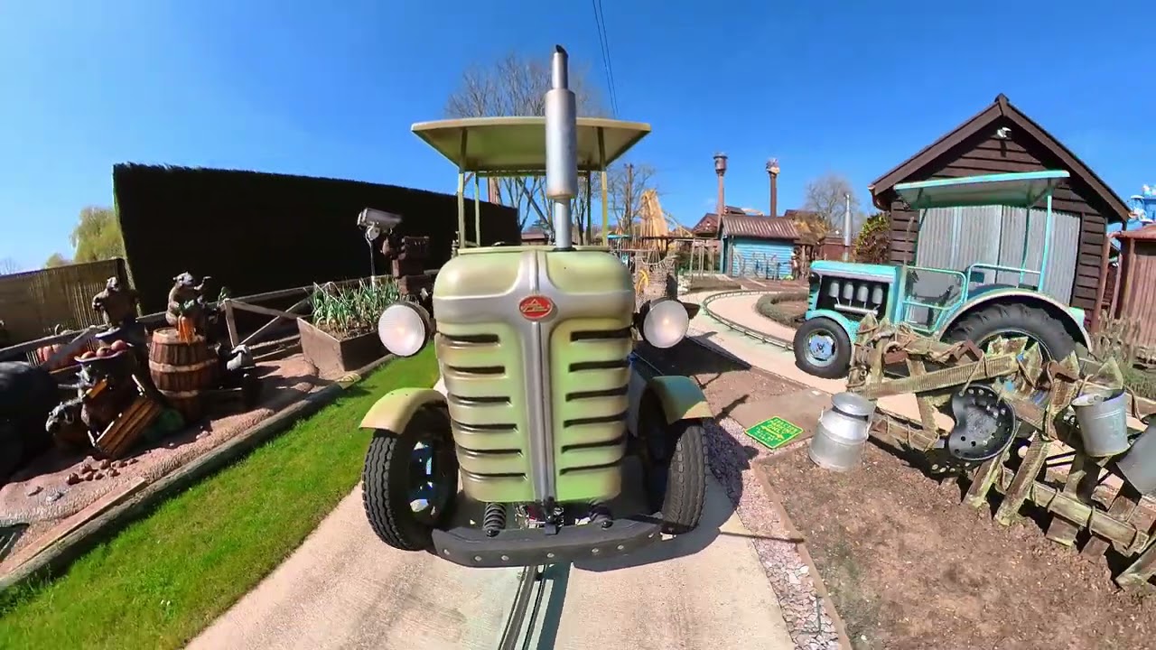 Trekking Tractors Farm Ride | Paultons Park