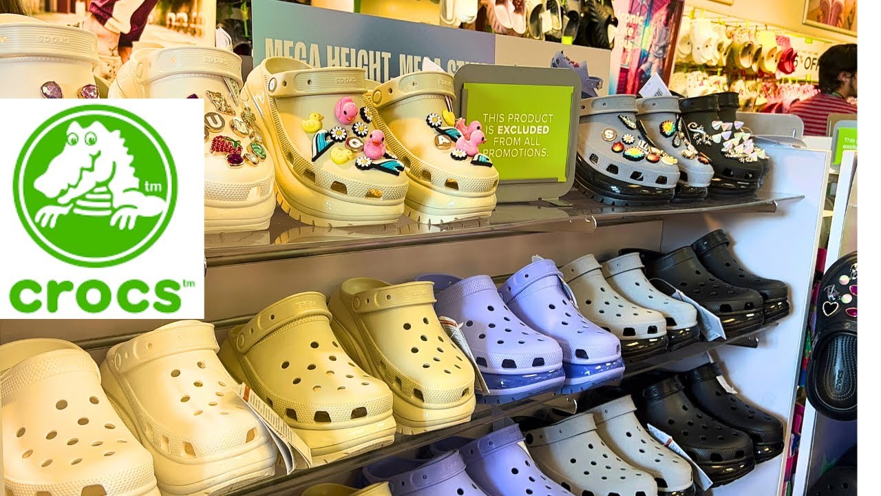CROCS SHOPPING OUTLET VLOG🔥💰 + BUYING MY FIRST PAIR OF CROCS!😱 I THINK I'M IN