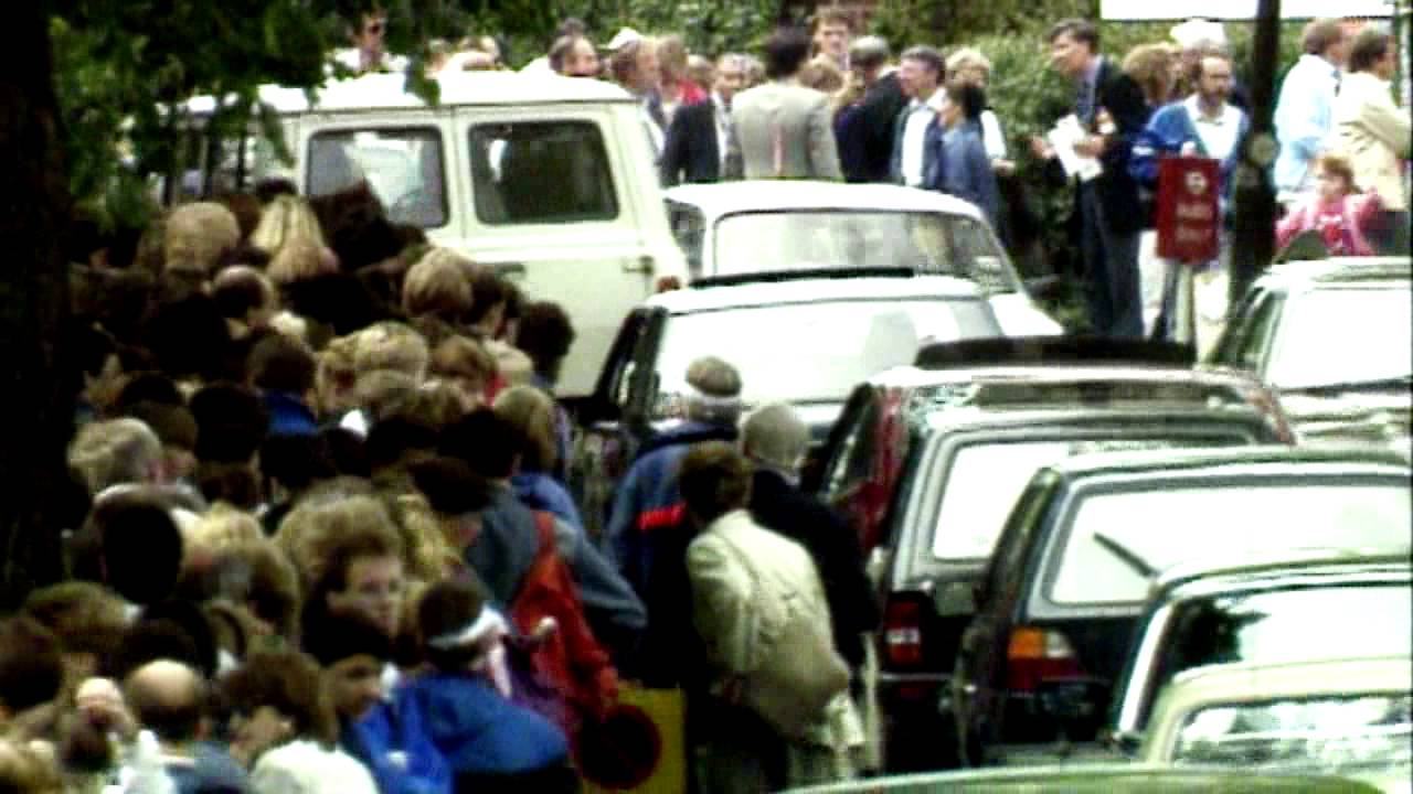 Robinsons - The Queue