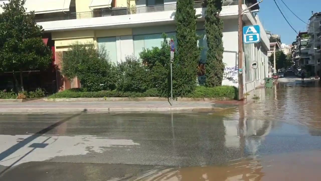 Λάρισα: Προχωρούν τα νερά, έφτασαν μέχρι την πλατεία Σάλια ...