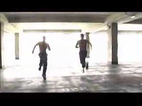 Niño pateado por un bailarín | Baluart VideoRoll