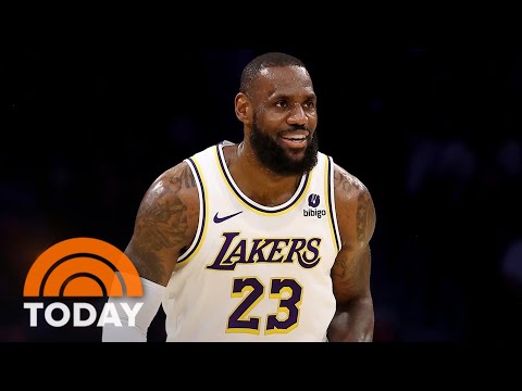 See a sneak peek at Netflix's NBA docuseries โStarting Fiveโ