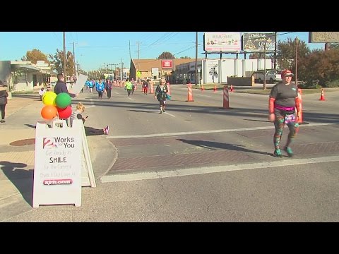 Thousands take part in Tulsa Route 66 Marathon