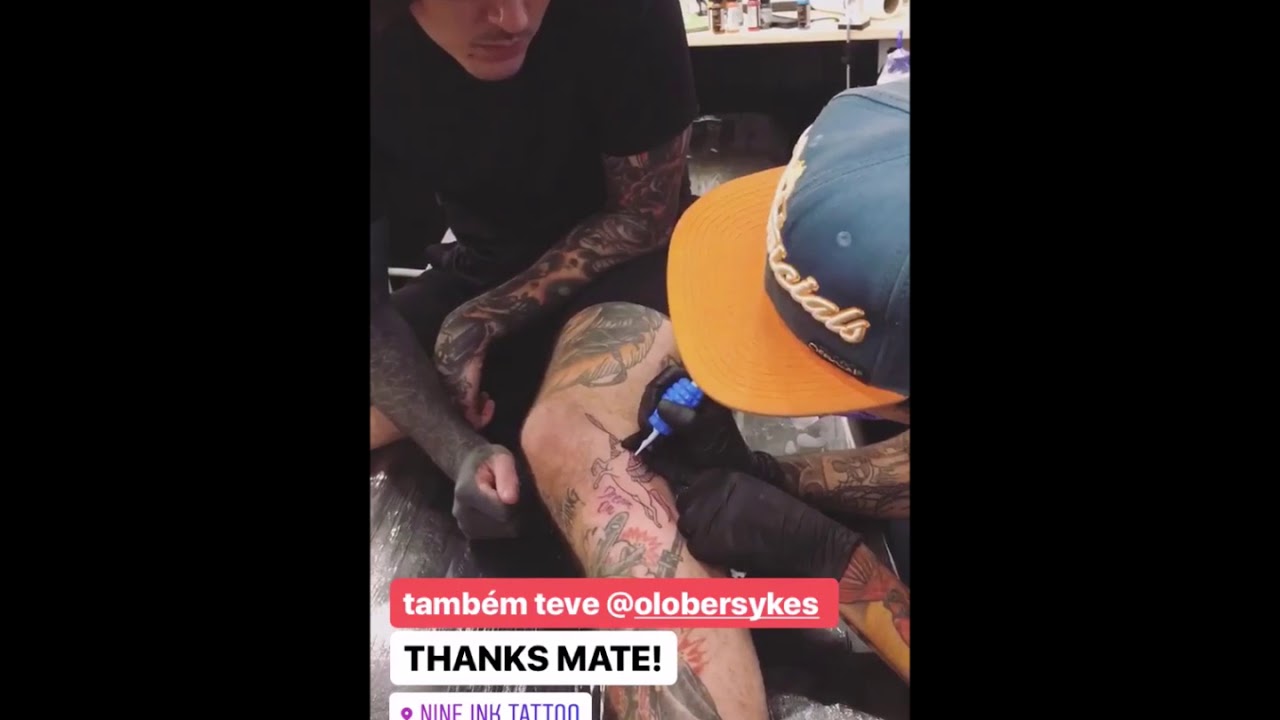 Oliver Sykes getting tattooed