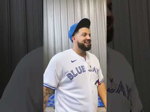 Go behind the scenes at Blue Jays photo day!
