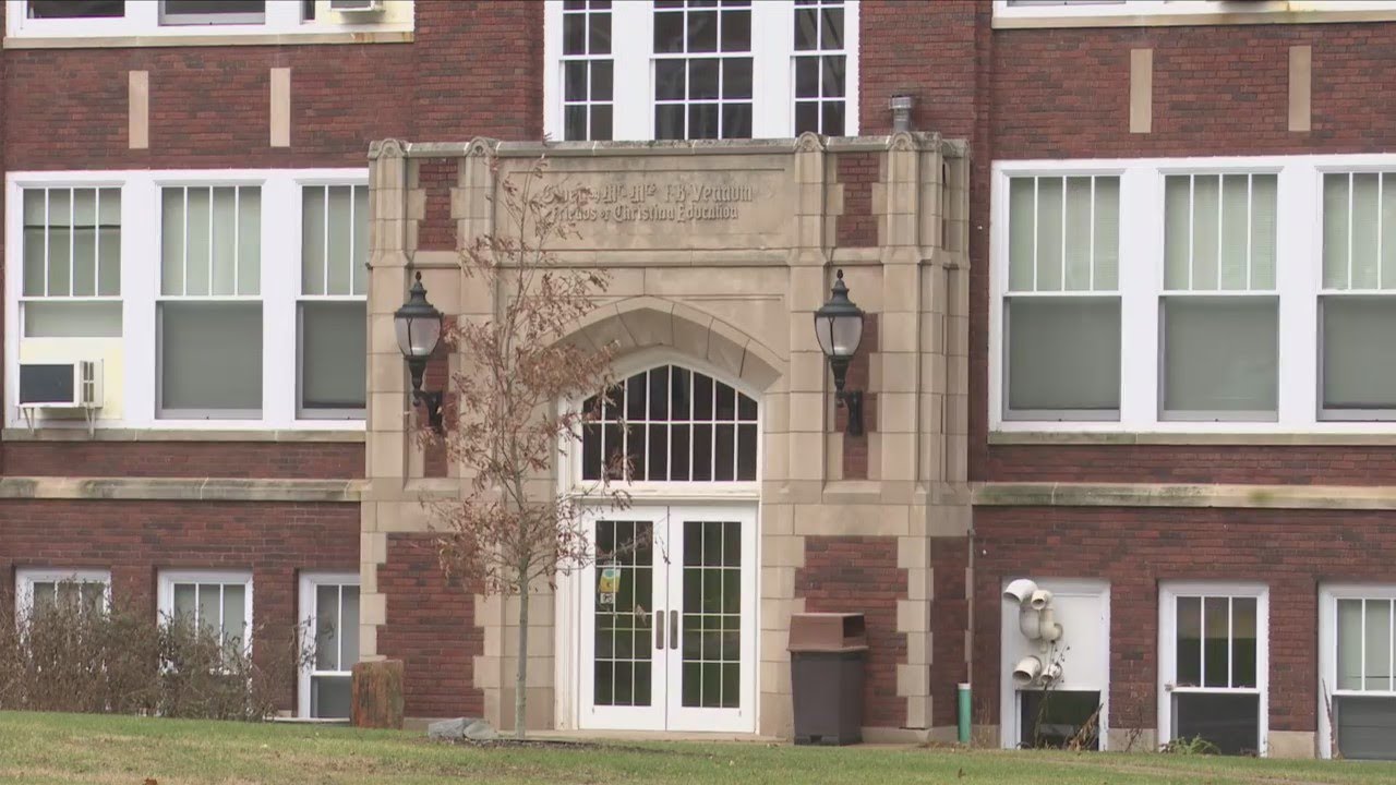 Eureka College expands tuition-free scholarship to eligible Illinois high school graduates