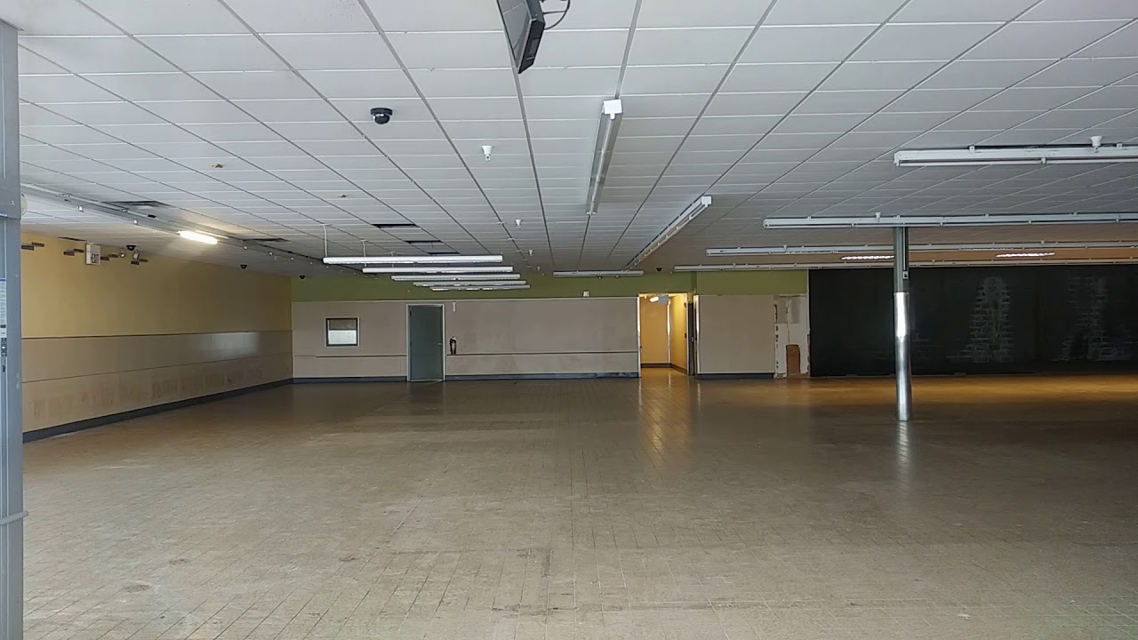 Abandoned Aldi. Aurora IL