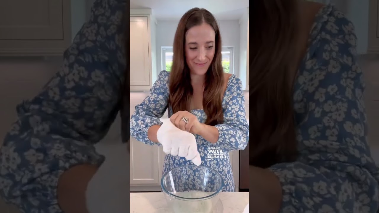 Need a fun indoor activity? Try this! 🫧 BOUNCING BUBBLES 🫧 #toddleractivities #indooractivities