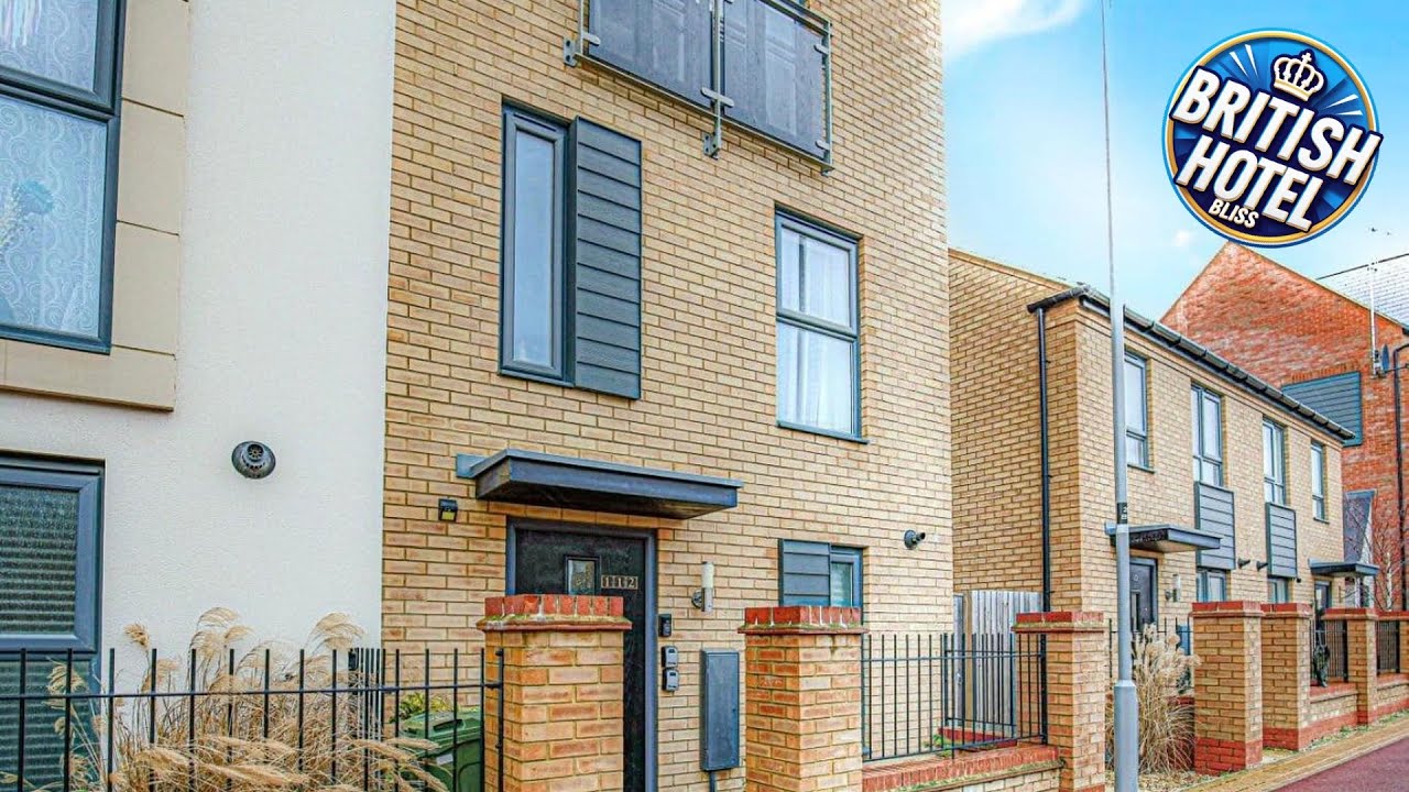 Alpha Properties 1 - Luxury One Bedroom within a Shared Four Bedroom House with Free Parking, Fast W