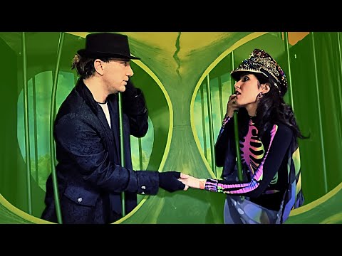Natalie Merchant - Carnival (Hypnotized, mesmerized by what my eyes have seen)