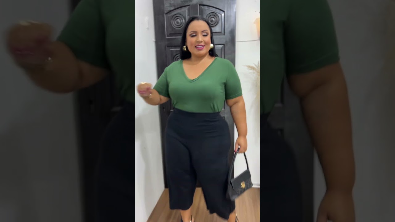 Blusa Decote V Verde Plus e Pantacourt Plus Preta Mayara Manzano