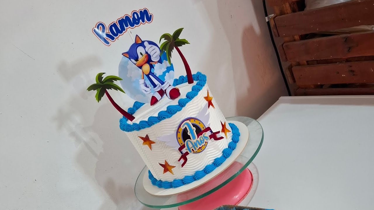 Decoração de bolo tema Sonic em chantilly 