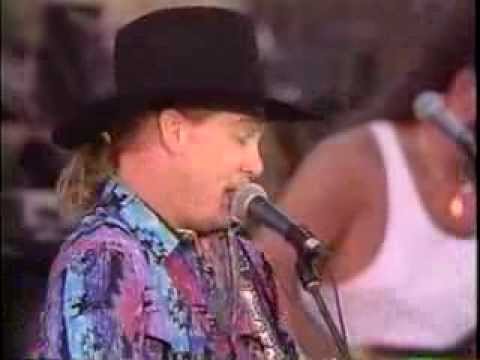 Can't Break It To My Heart - Tracy Lawrence - Live 1993
