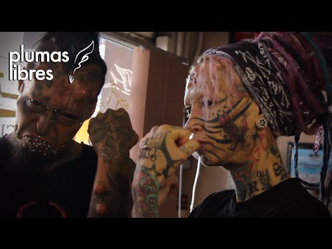Caim Mortis "El Diablo" de visita en Xalapa y tatuando