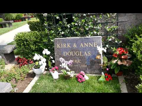 Kirk Anne & Eric Douglas Graves Pierce Brothers Westwood Memorial Park Los Angeles California USA