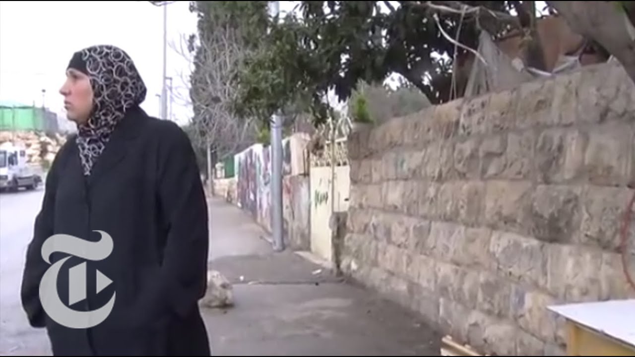 World: Sidewalk Standoff in East Jerusalem | The New York Times