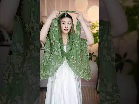 How to tie a silk scarf and a hooded cloak to become a elegant woman