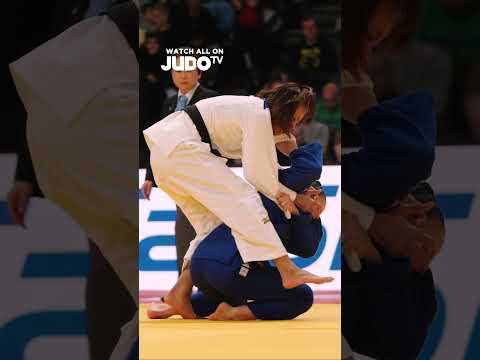 Home crowd goes wild for a beautifully executed technique 🇫🇷